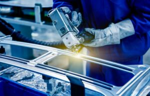 Verbindungstechniken: Kleben, Schrauben, Löten oder Nageln?